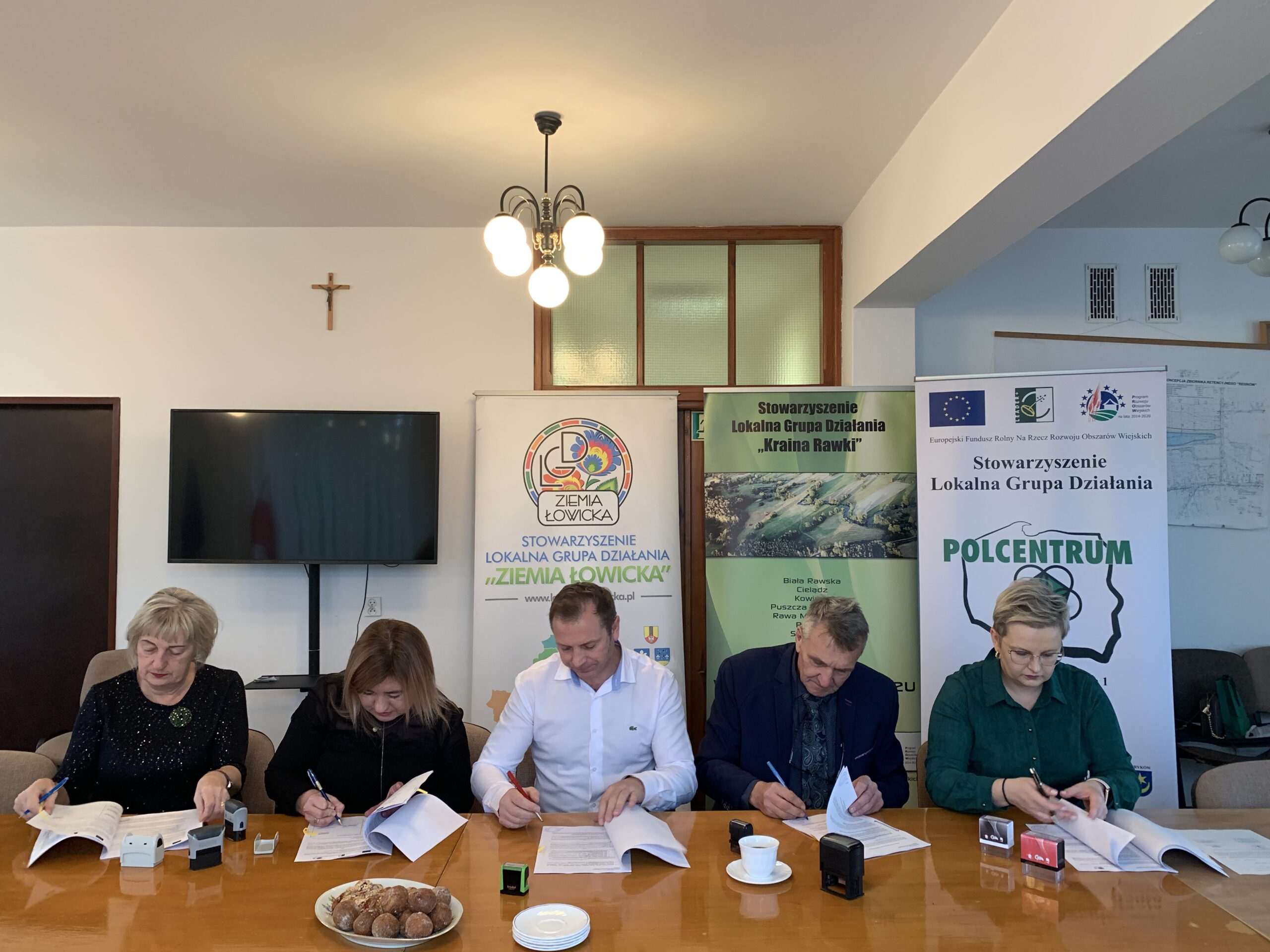 Podpisanie umowy na prjekt współpracy PLiAT (5) – LGD Kraina Rawki